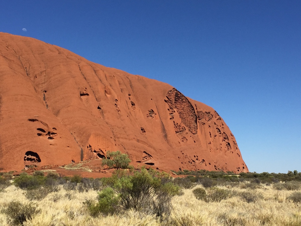 Our Tips for Exploring Uluru with Kids - 5 Lost Together