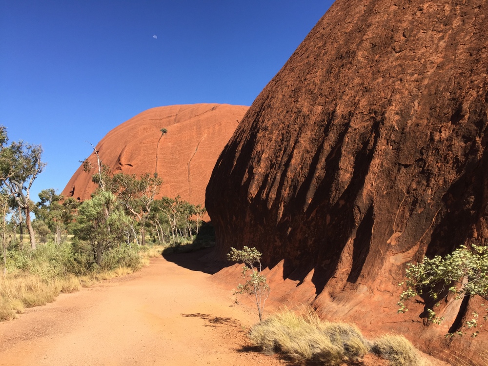 Our Tips for Exploring Uluru with Kids - 5 Lost Together