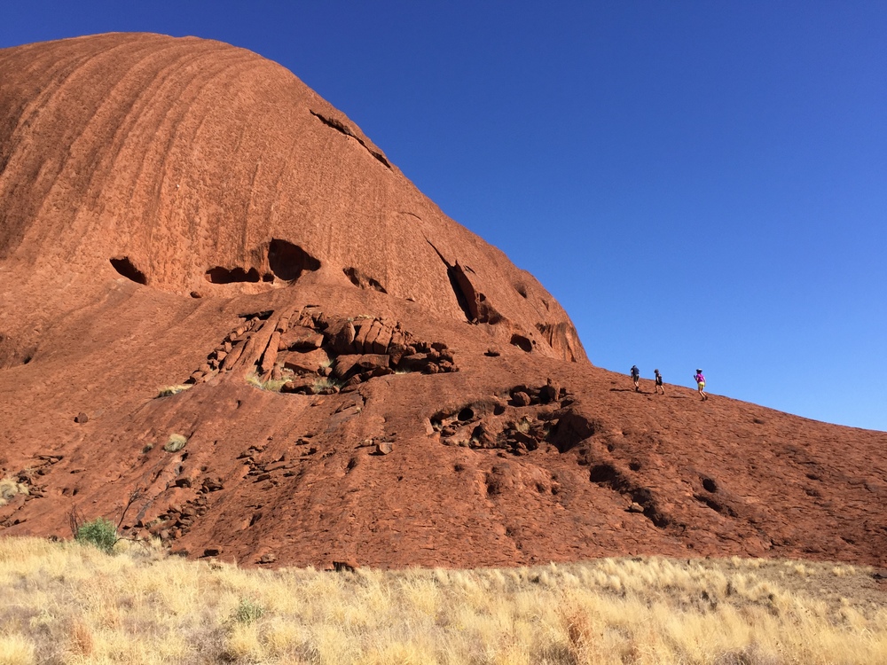 Our Tips for Exploring Uluru with Kids - 5 Lost Together